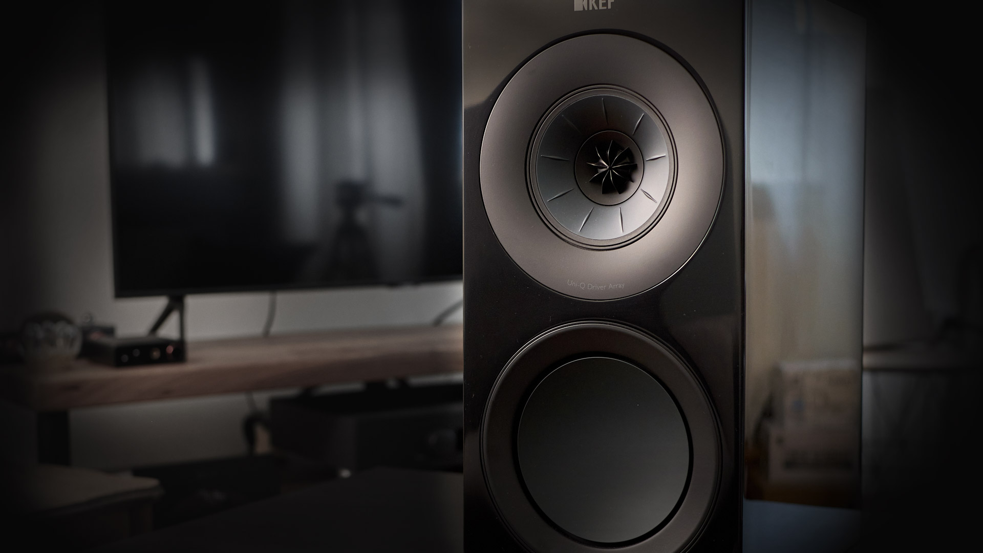 KEF R3 Review - Stand-mounter With a Real Kick - iiWi reviews